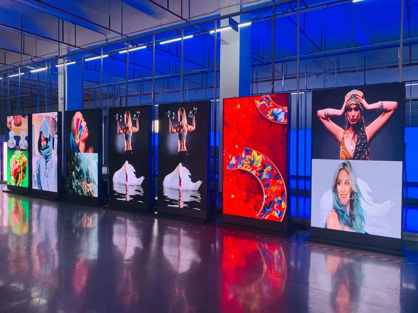 1920Hz Outdoor Led Poster Display Oled P3 SMD3535 For Shop